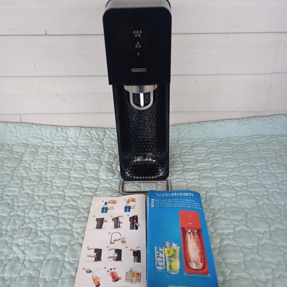 Sodastream | Kitchen | Sodastream Source Sparkling Water Maker Sra0 No ...